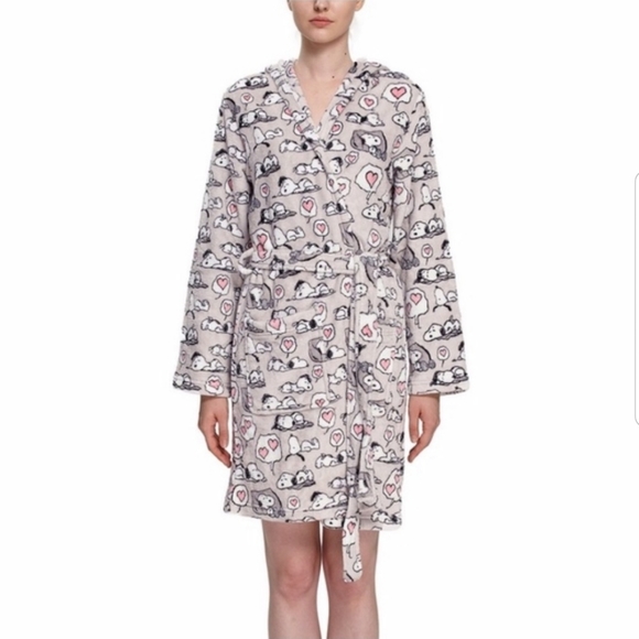 Berkshire | Intimates & Sleepwear | Peanuts Snoopy Plush Robe | Poshmark